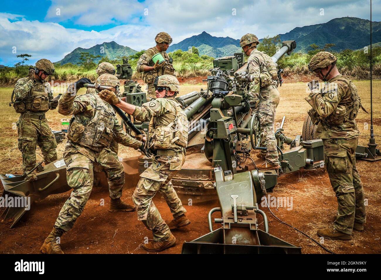 Schofield Barracks, HI — Soldiers from 1st Platoon, Charlie Battery ...