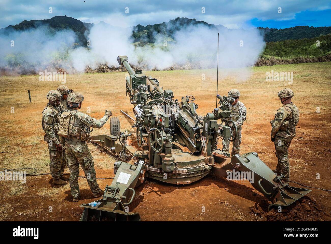 Schofield Barracks, HI — Soldiers from 1st Platoon, Charlie Battery ...