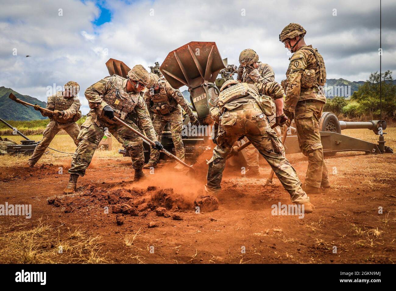 Schofield Barracks, HI — Soldiers from 1st Platoon, Charlie Battery ...