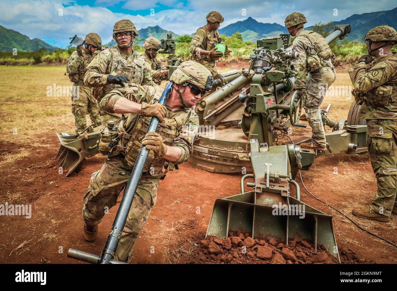 Schofield Barracks, HI — Soldiers from 1st Platoon, Charlie Battery ...