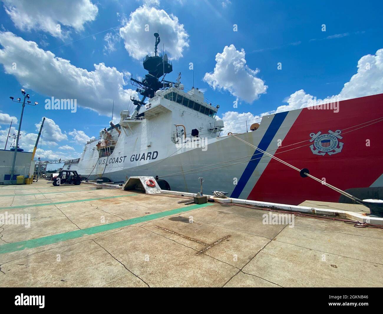 The Legend-class national security USCGC Hamilton (WMSL 753) and crew ...