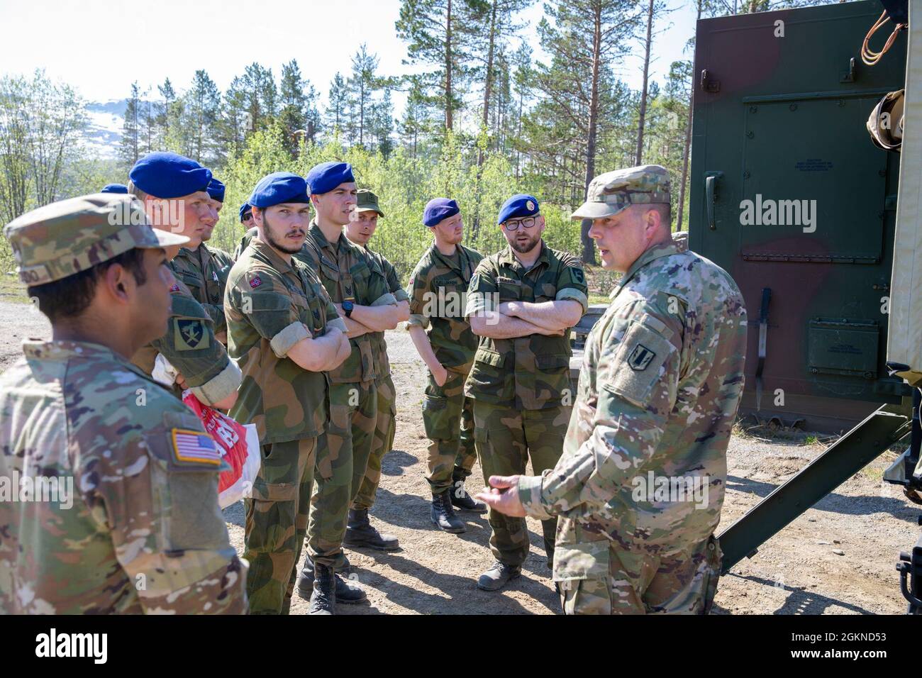 Soldiers assigned to 1st Battalion, 6th Field Artillery Unit teach ...