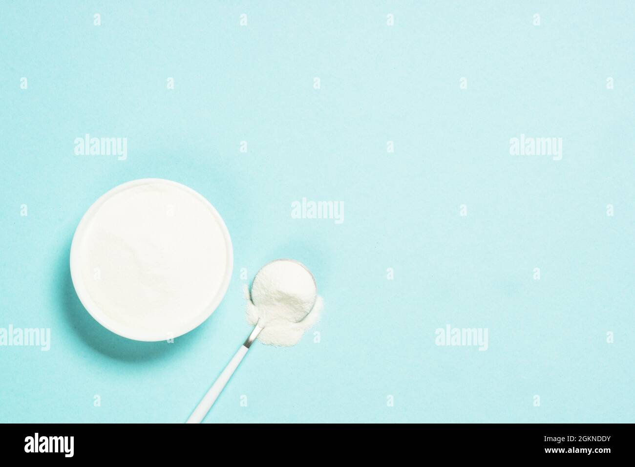 Collagen powder dietary supplement at blue Stock Photo - Alamy