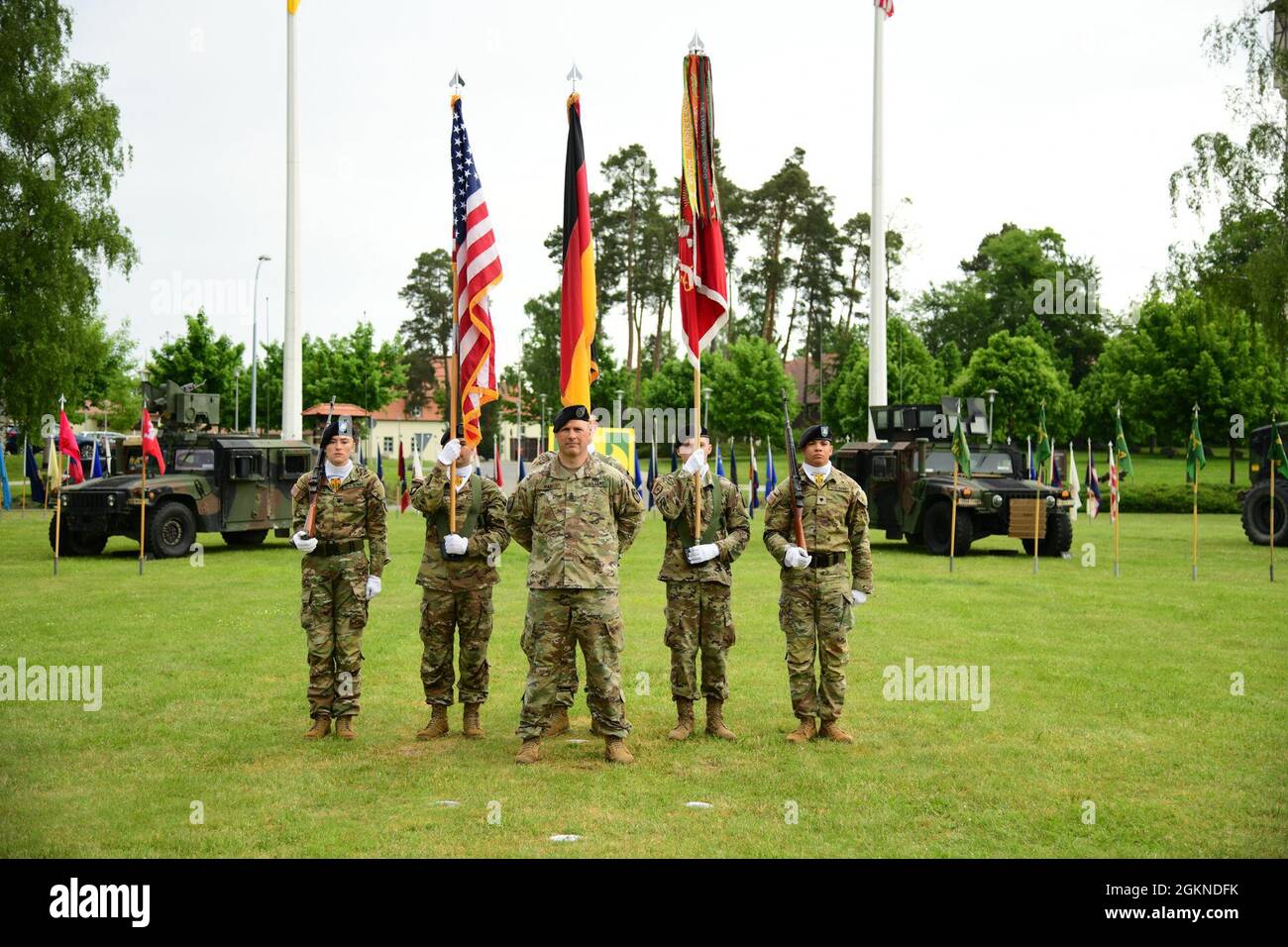U.S. Soldiers from the 18th Military Police Brigade Honor Guard ...