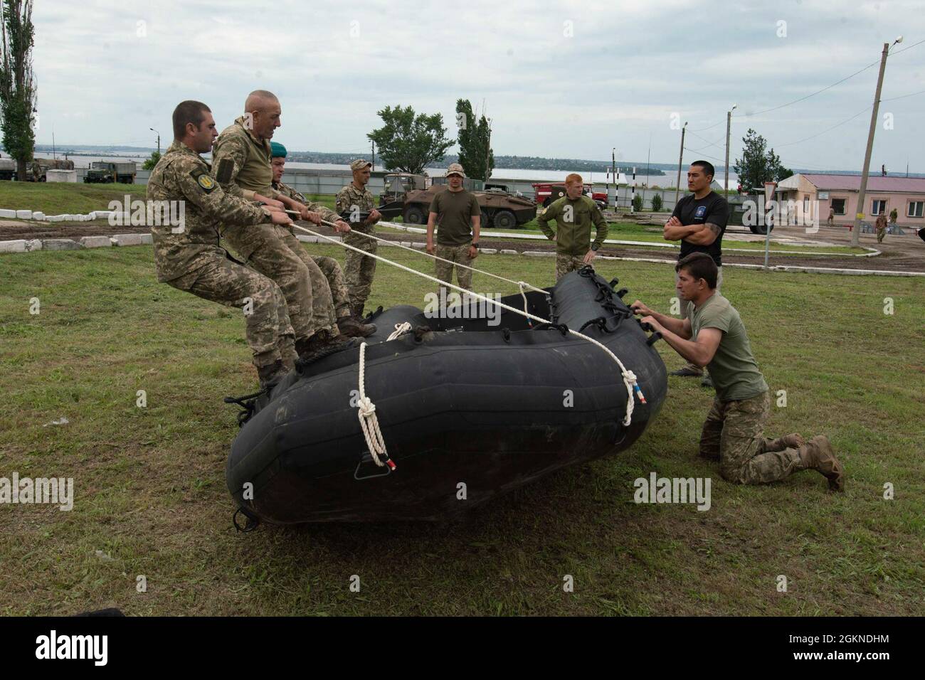 Ukrainian Marines with the 36th Marine Brigade practice broaching a ...