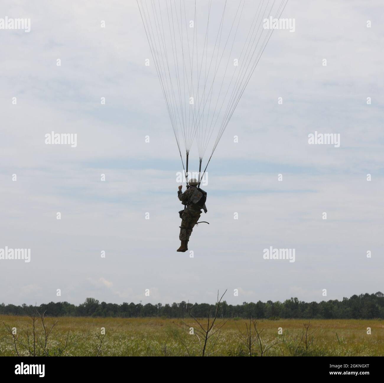 A U.S. Army Reserve paratrooper with the U.S. Army Civil Affairs and ...