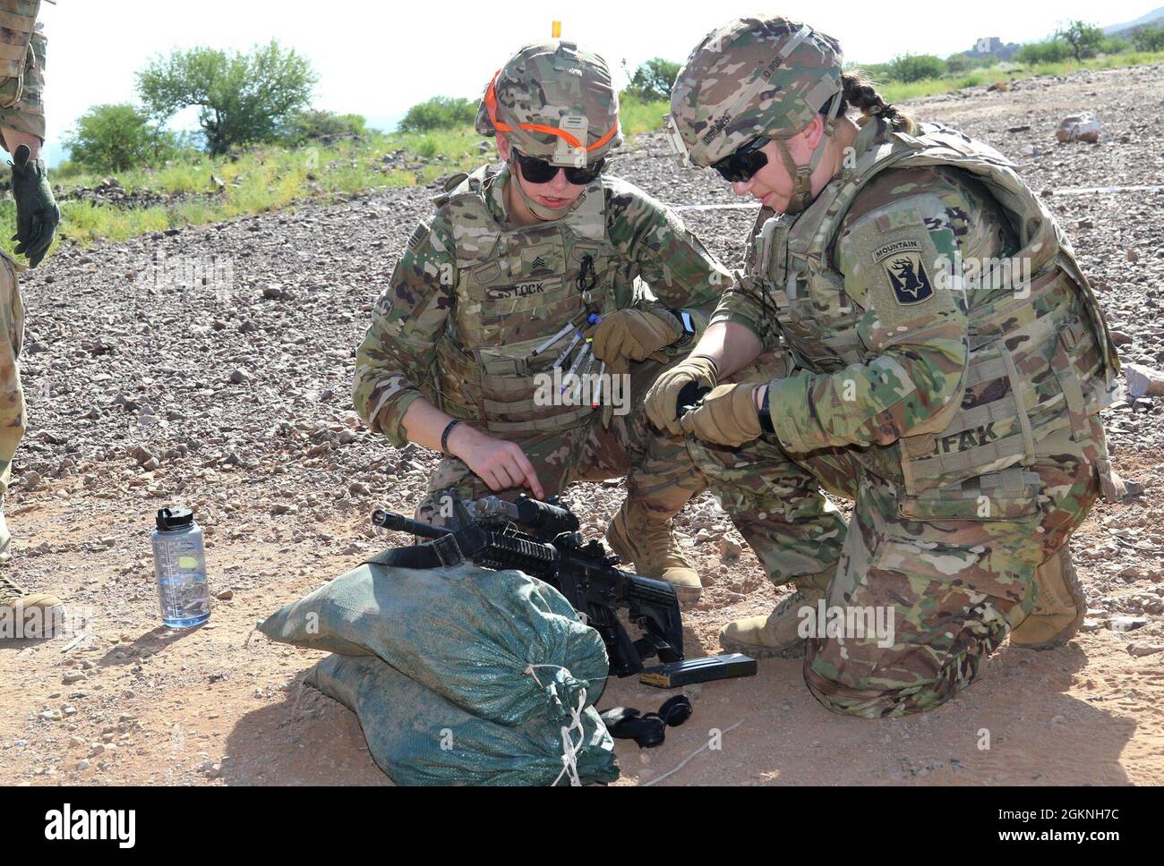 Soldiers assigned to Headquarters and Headquarters Company, 1st ...