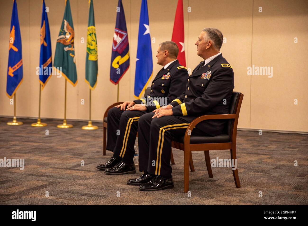 Land component commander hi-res stock photography and images - Alamy