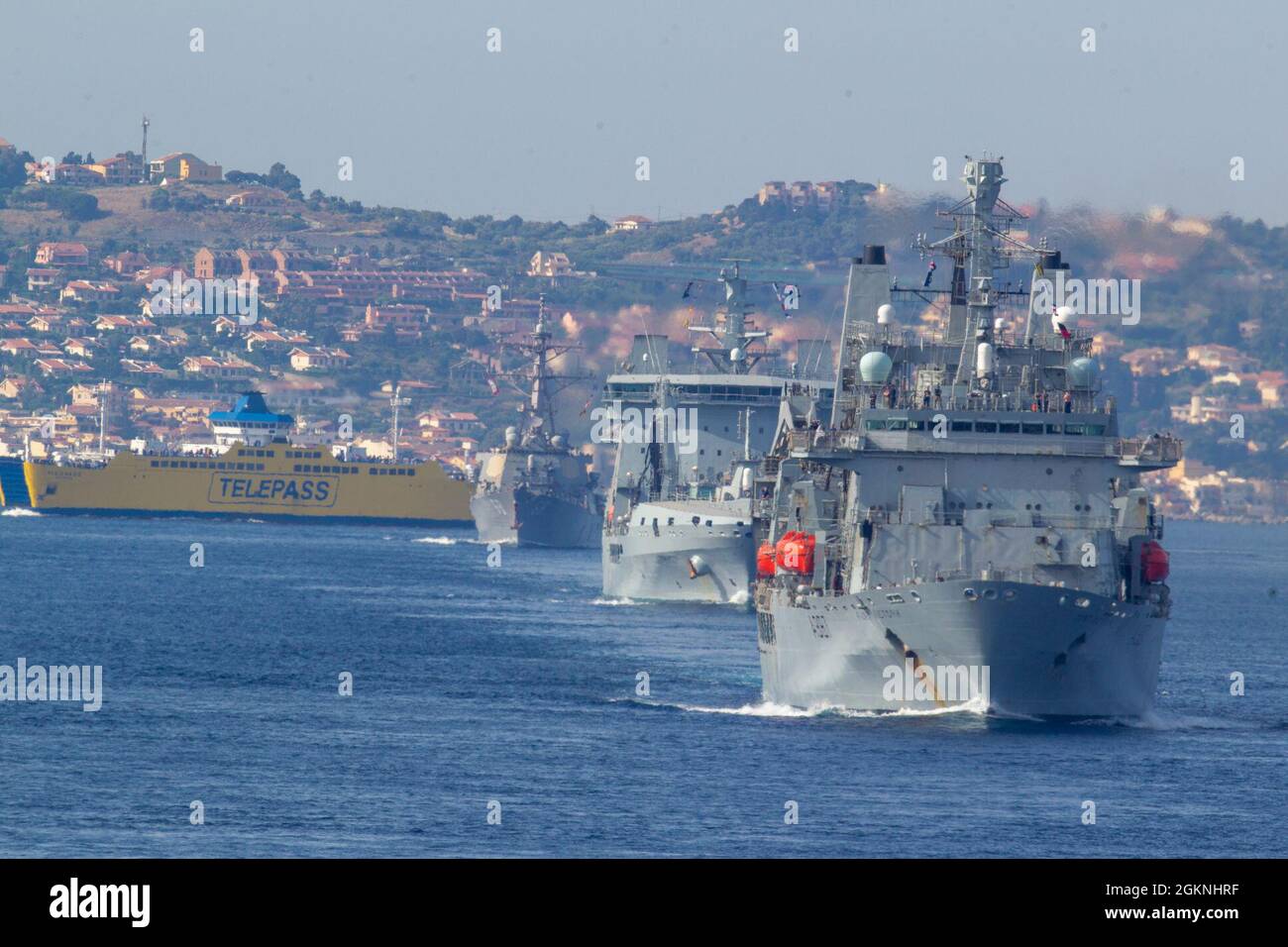 Strait of messina train hi-res stock photography and images - Alamy