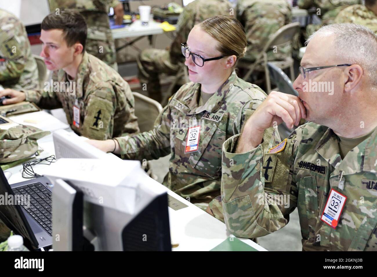 Soldiers with the 32nd “Red Arrow” Infantry Brigade Combat Team ...