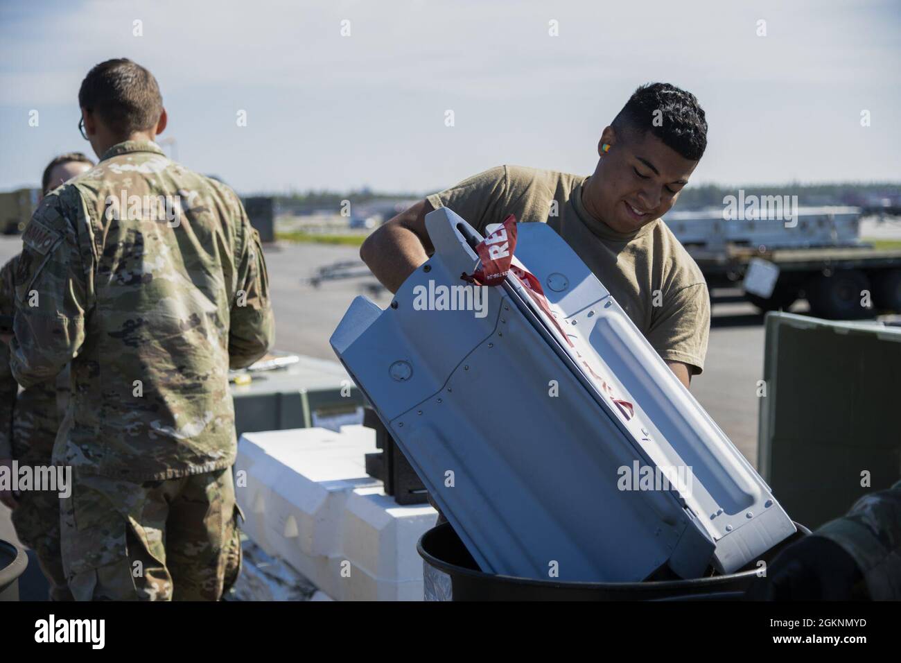 U s air force airmen assemble hi-res stock photography and images - Alamy