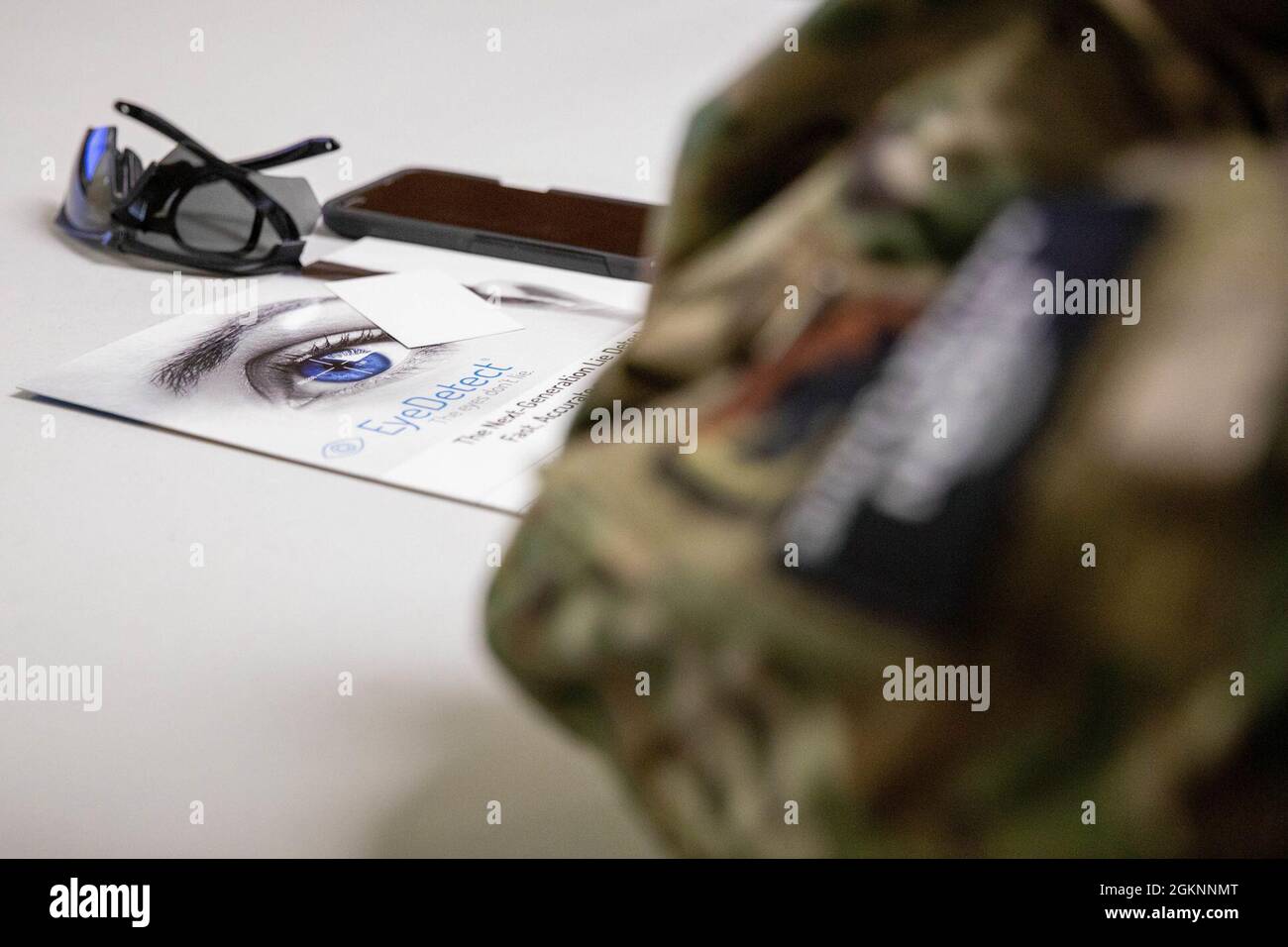 Eye tracking hi-res stock photography and images - Alamy