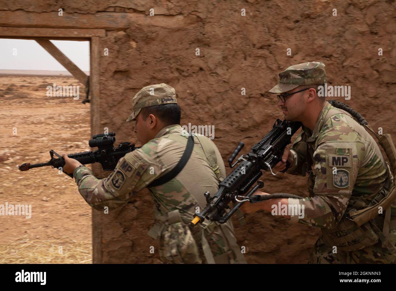 551st military police company hi-res stock photography and images - Alamy