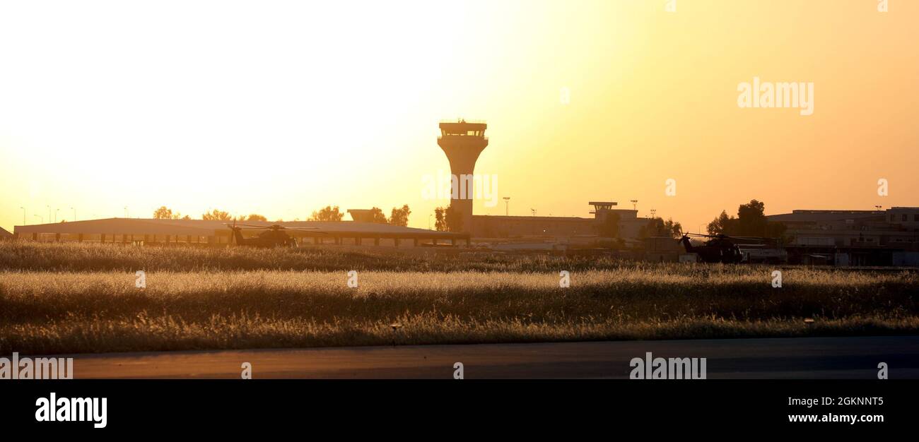 The sun sets at Erbil Air Base, Iraq Stock Photo - Alamy