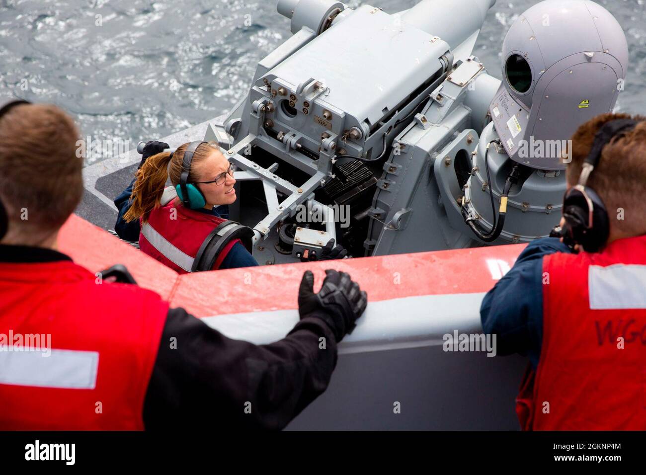 PACIFIC OCEAN (June 7, 2021) Gunner’s Mate 2nd Class Chelsea Turner ...