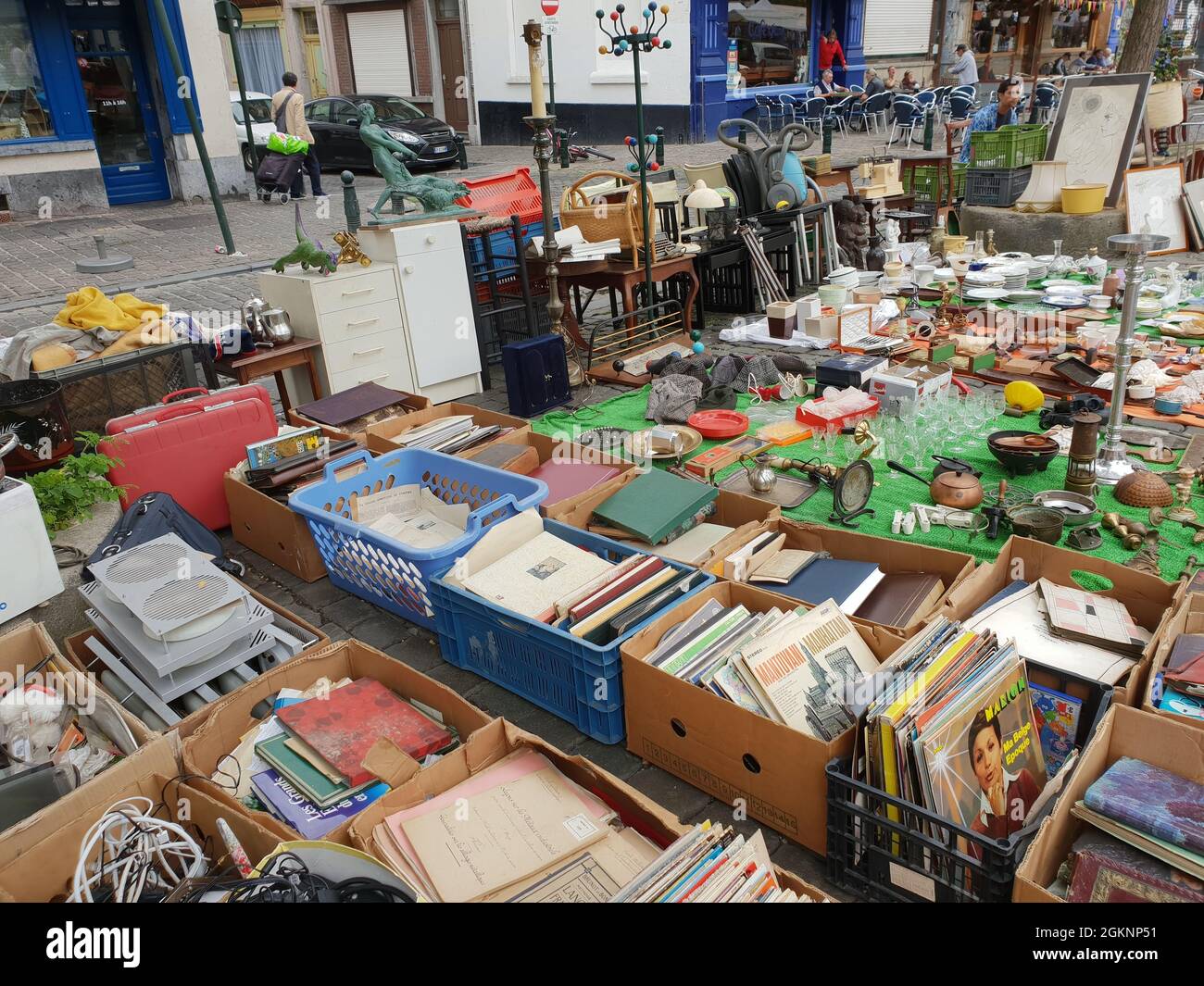 Flea market in Brussels - Belgium Stock Photo - Alamy