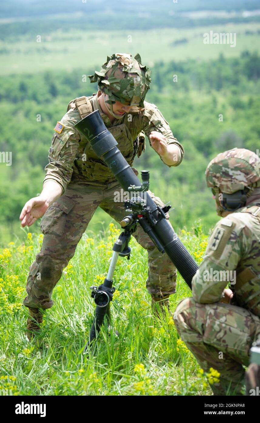 Soldiers from the Wisconsin National Guard’s 1st Battalion, 128th ...