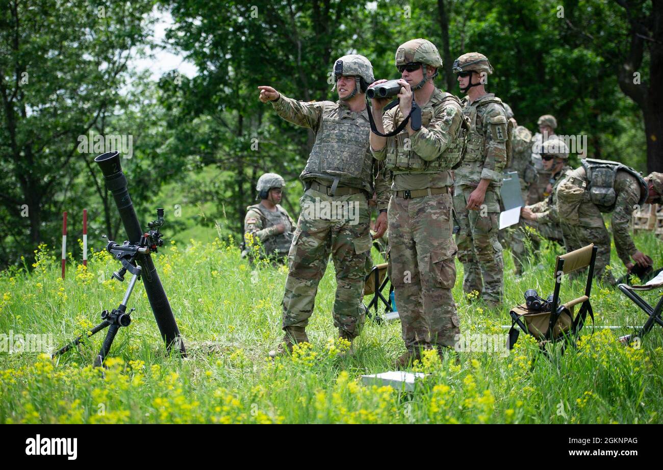 Soldiers from the Wisconsin National Guard’s 1st Battalion, 128th ...