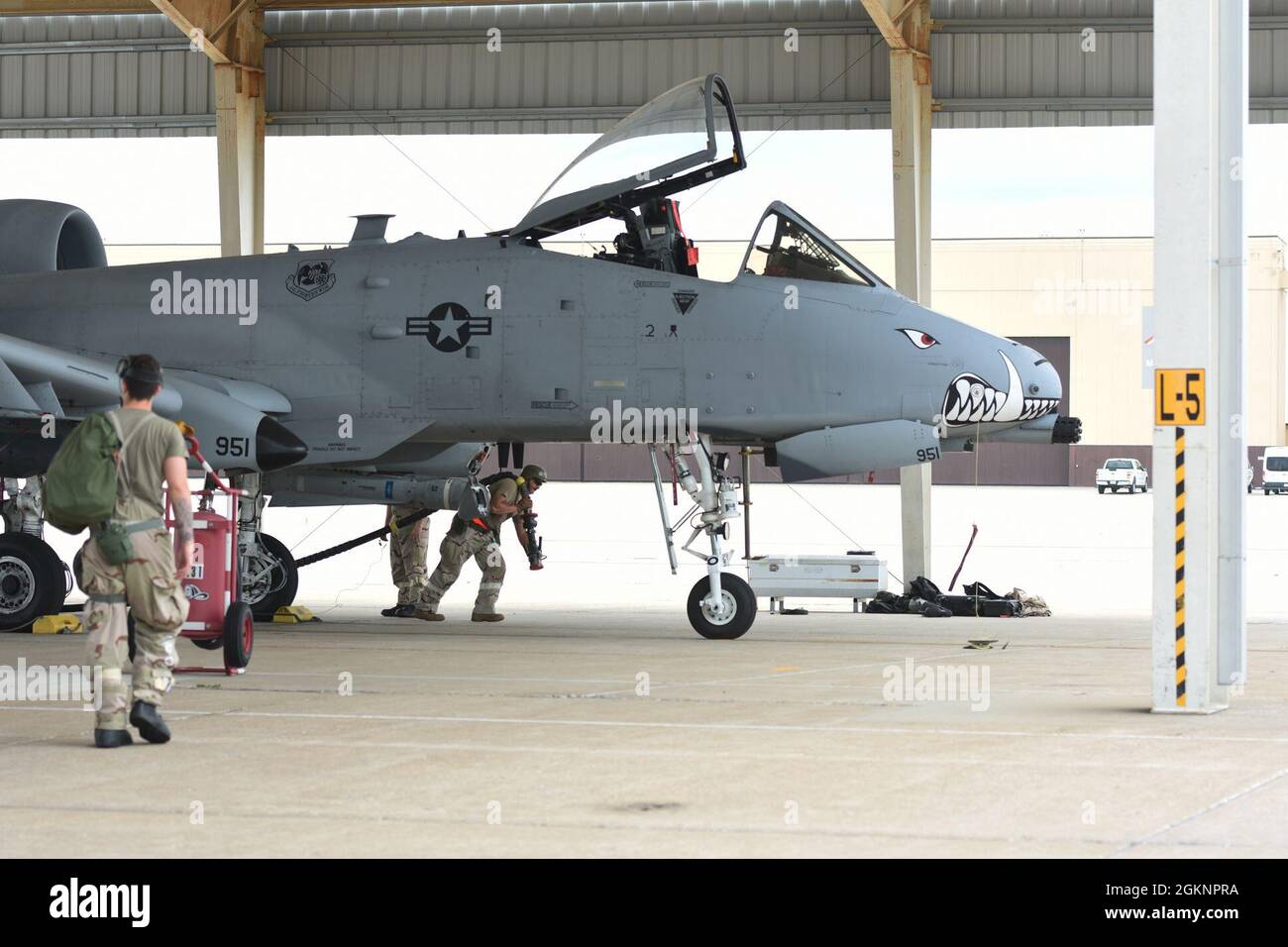 Members from the 442s Logistics Readiness Squadron work with crew ...