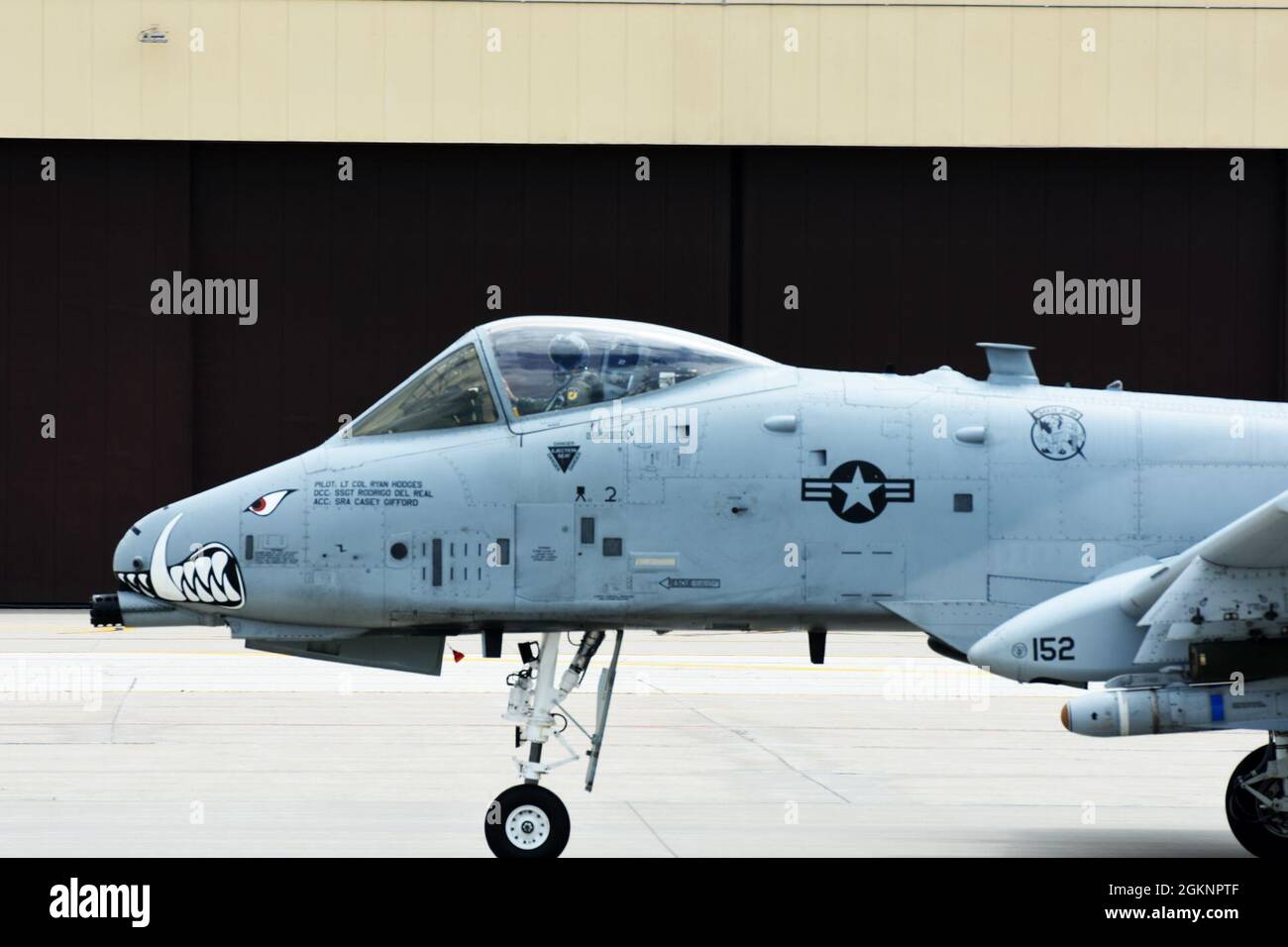 An A-10 Thunderbolt II with the 442d Fighter Wing lands at Whiteman Air ...