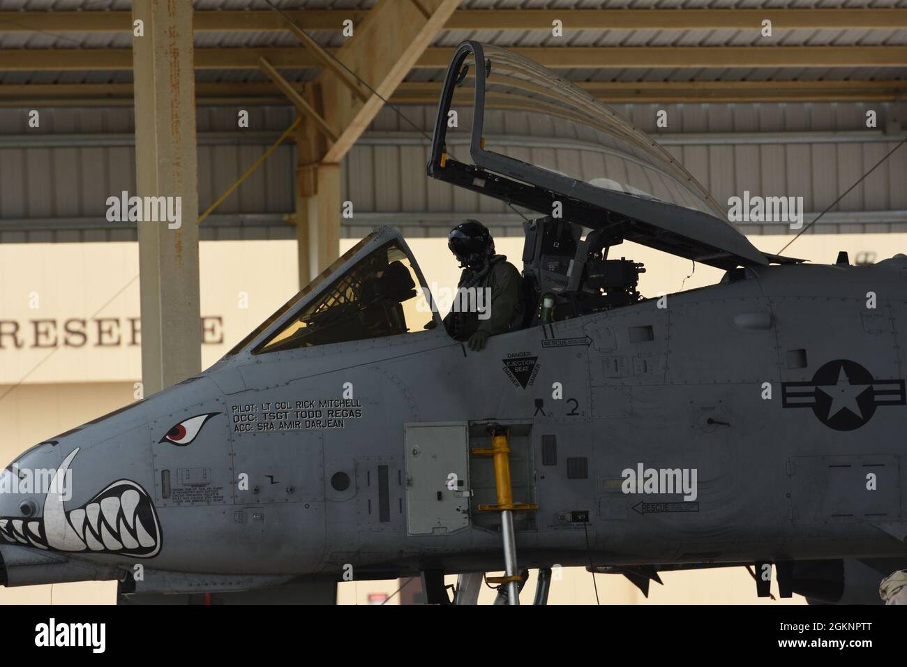 An A-10 Thunderbolt II with the 442d Fighter Wing lands at Whiteman Air ...