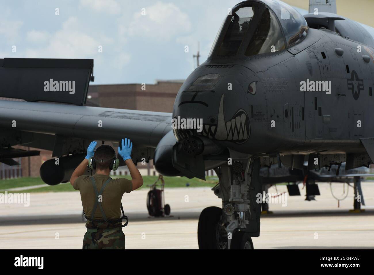 An A-10 Thunderbolt II with the 442d Fighter Wing lands at Whiteman Air ...