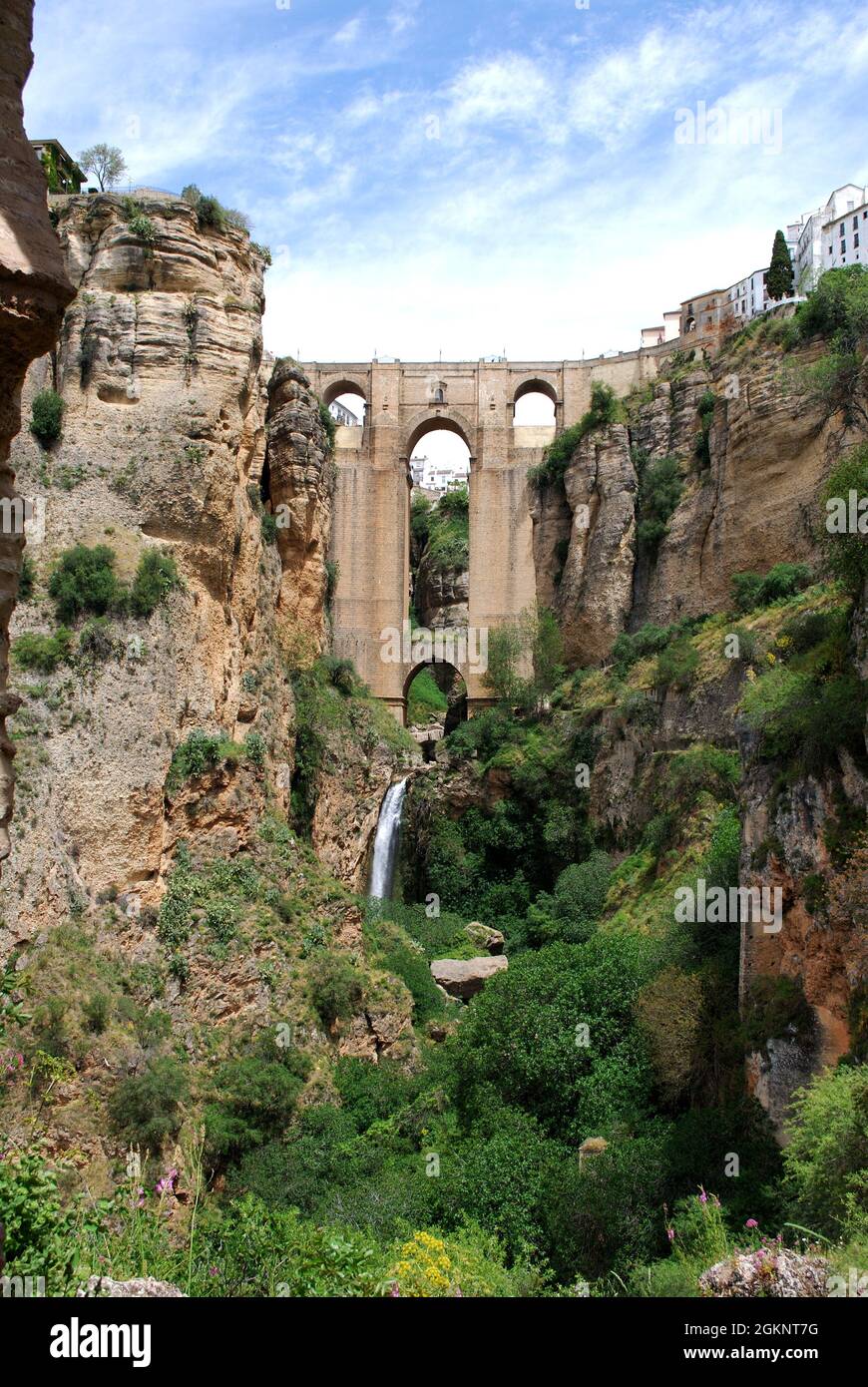 New bridge (Puente Nuevo) seen from within the gorge, Ronda, Malaga ...