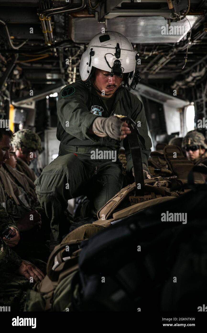 A U.S. Marine with Marine Heavy Helicopter Squadron (HMH) 462, 1st ...