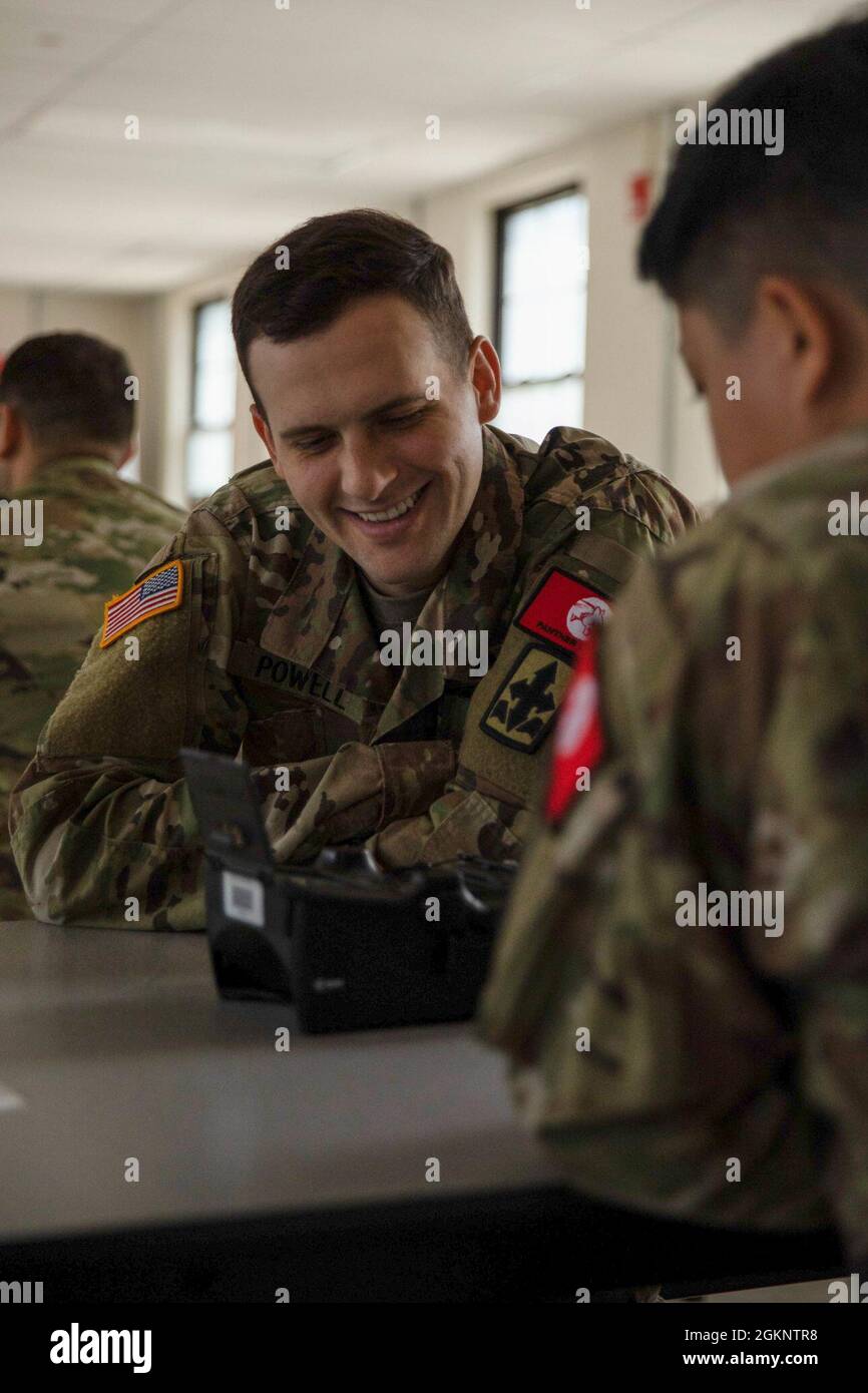Soldiers with the Washington Army National Guard listen diligently to ...