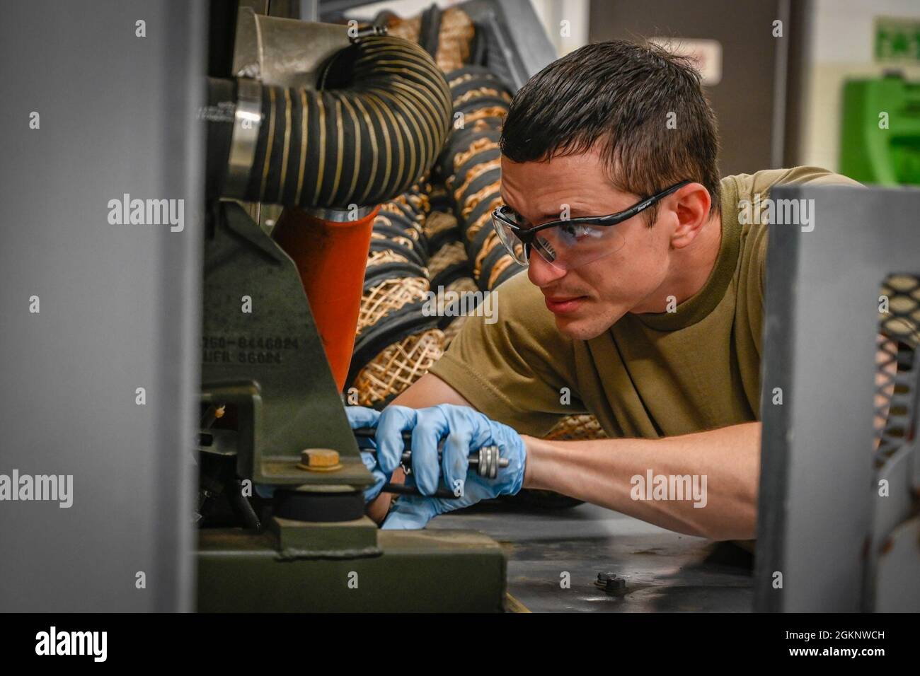 Aerospace ground equipment technician hi-res stock photography and ...