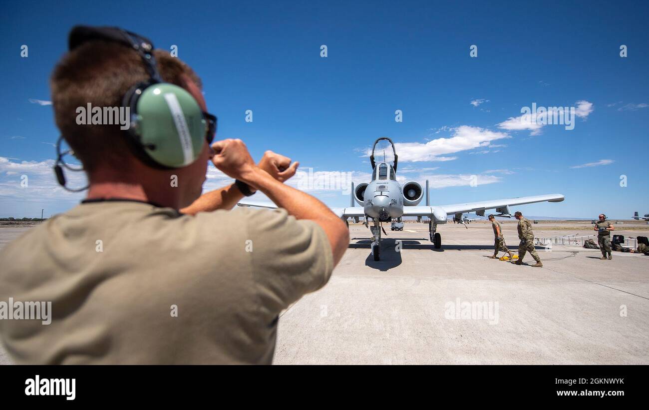 Master Sgt. T.J. Serafin, a crewchief with the 124th Aircraft ...