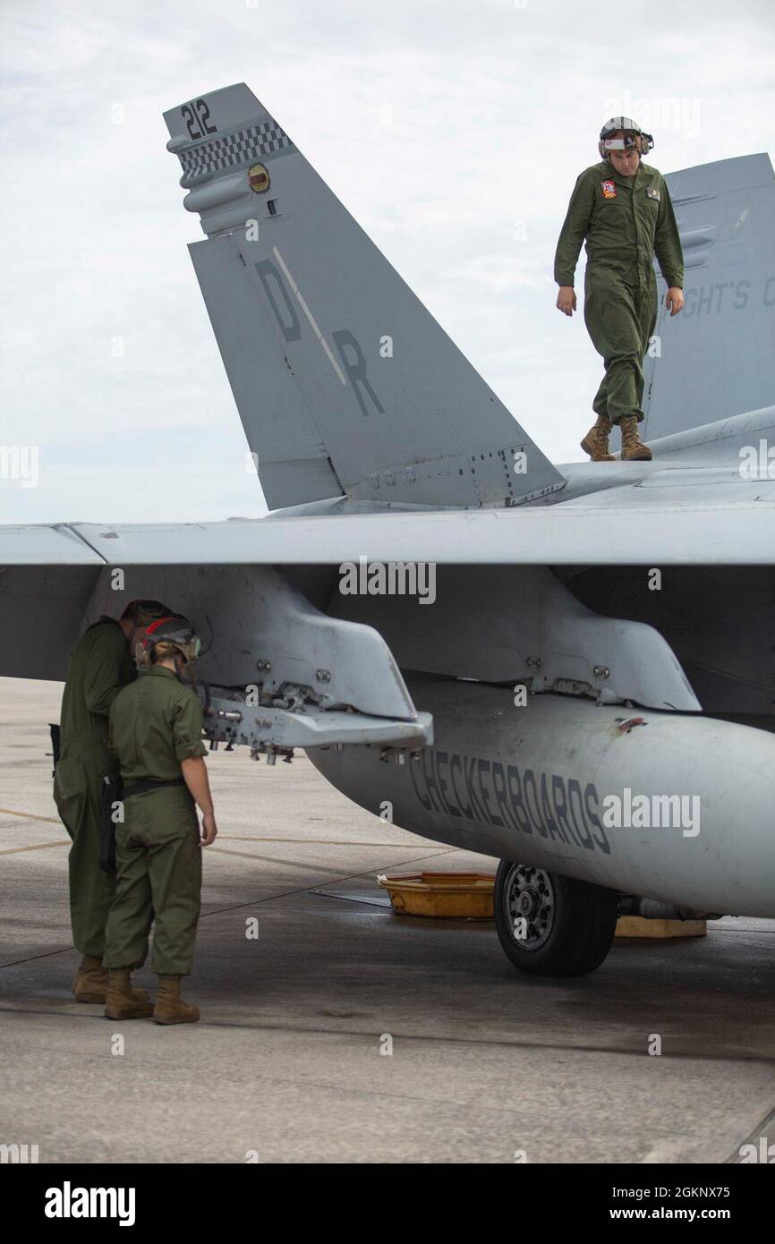 Vmfa 312 hi-res stock photography and images - Alamy