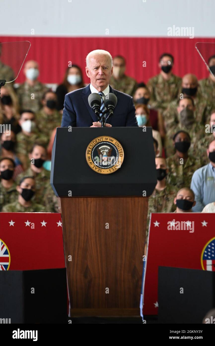 President biden speech podium hi-res stock photography and images - Alamy