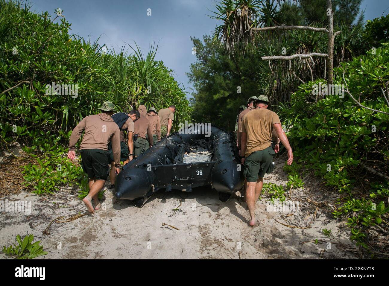 U.S. Navy Seabees with Underwater Construction Team Stock Photo - Alamy