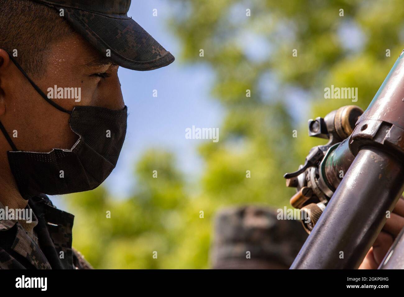 Soldier of the Honduras Armed Forces Army, assigned to 4th Artillery ...