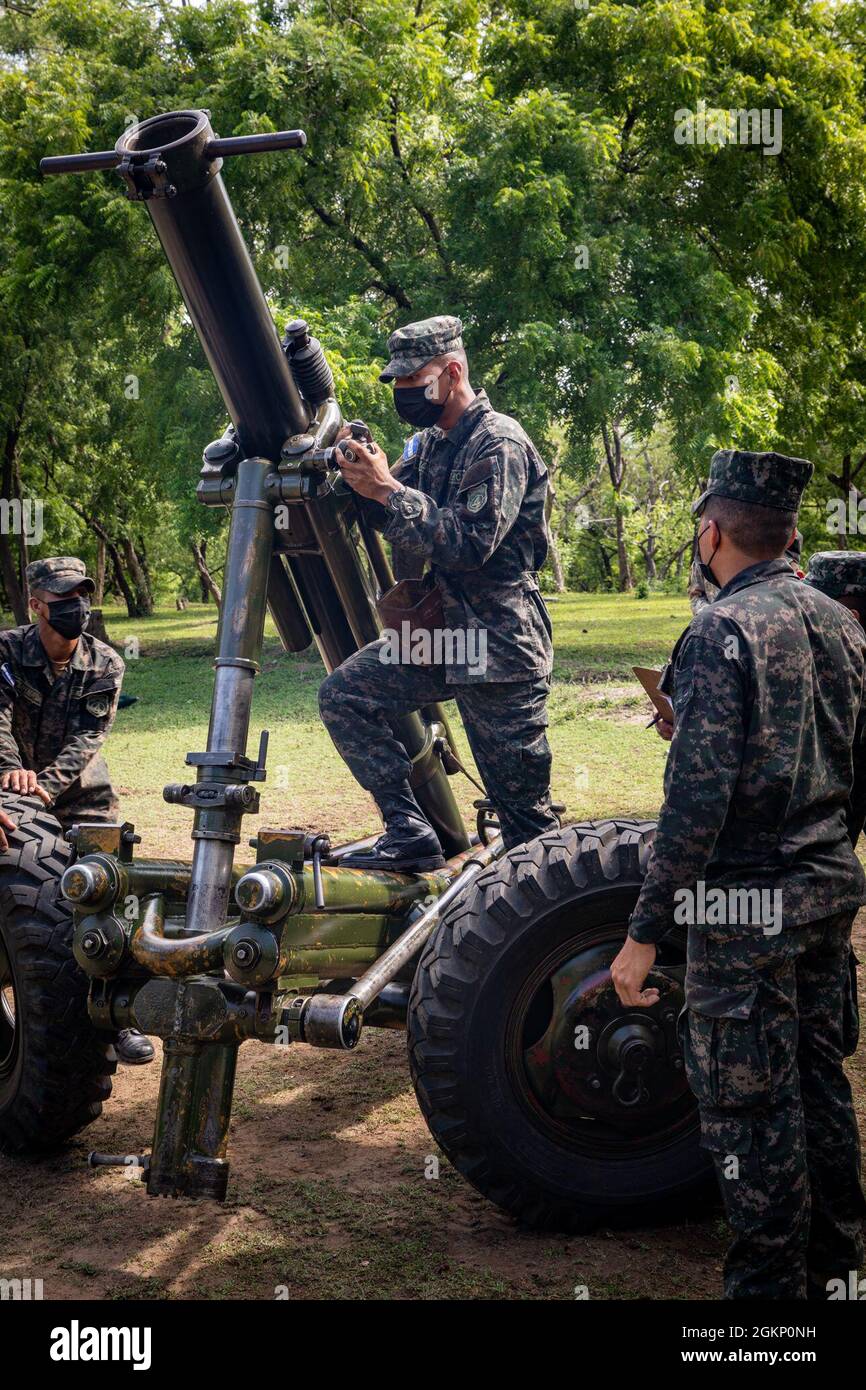 Soldiers of the Honduras Armed Forces Army, assigned to 4th Artillery ...