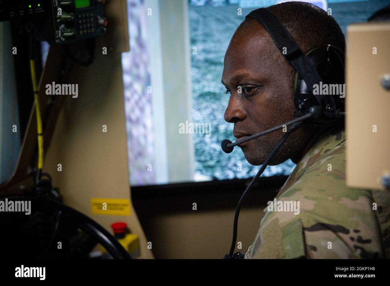 Army reserve soldiers training at the virtual clearance training suite ...