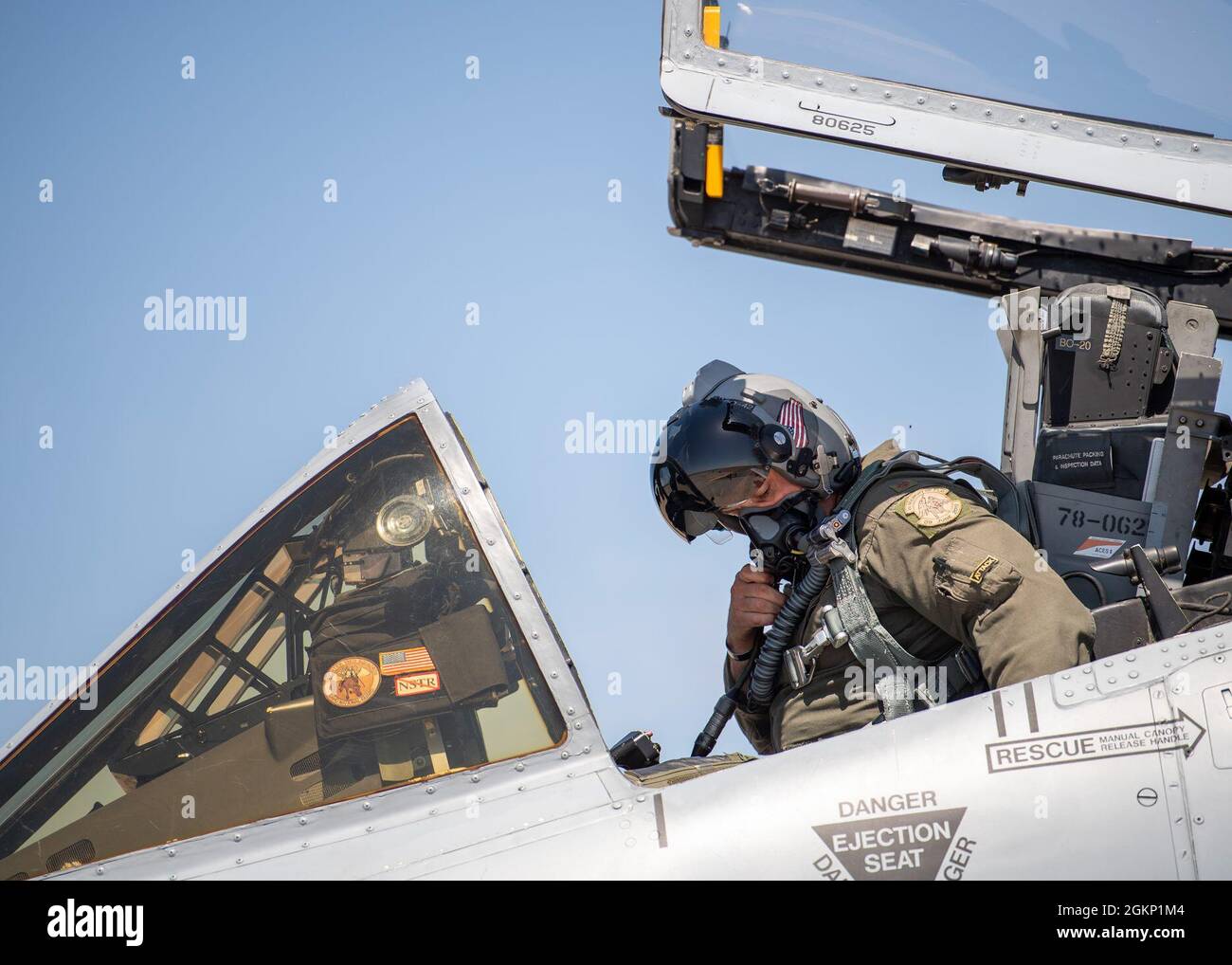 A pilot, from the 190th Fighter Squadron, 124th Fighter Wing, Boise ...