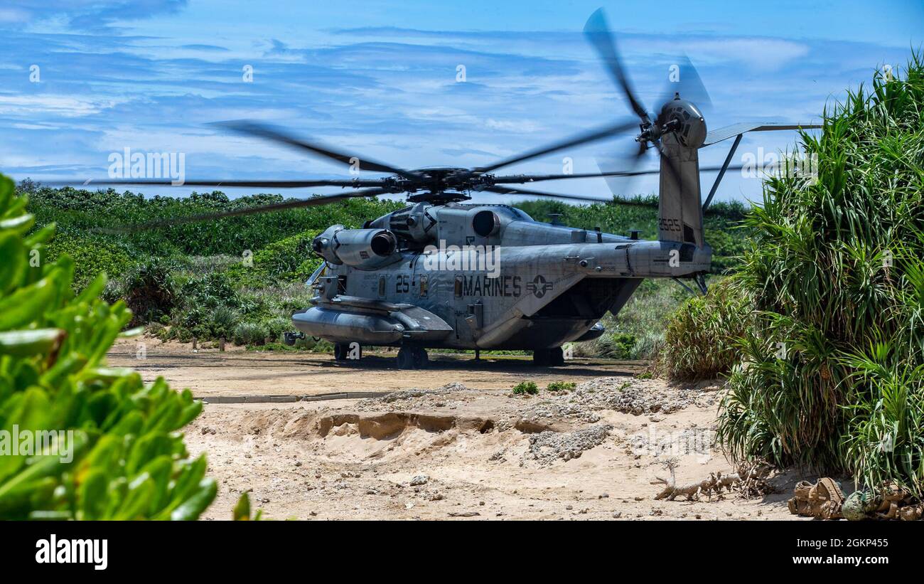 A U.S. Marine Corps CH-53E Super Stallion assigned to Marine Heavy ...