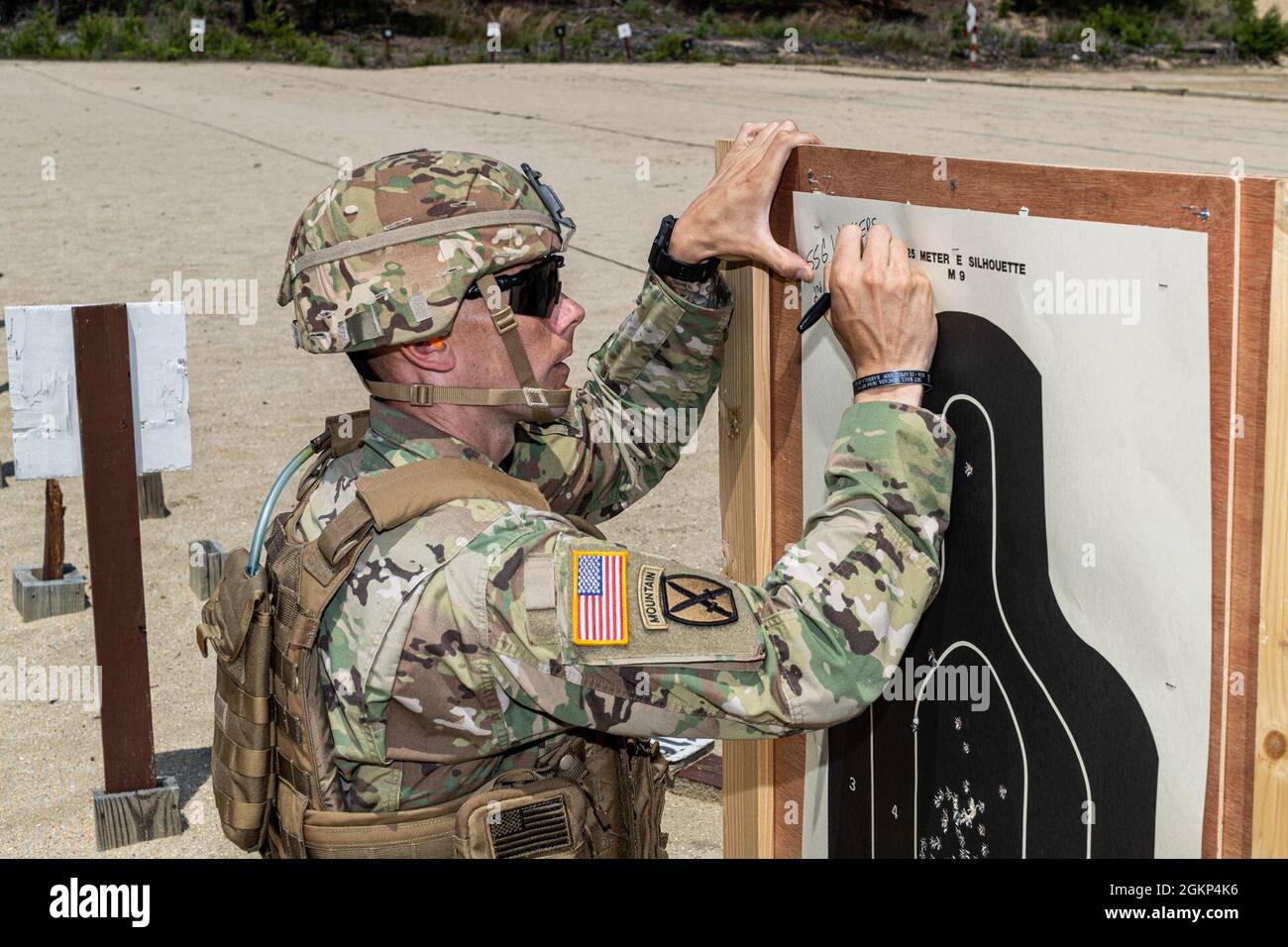 U.S. Army Soldiers with the New Jersey National Guard's 508th Military ...