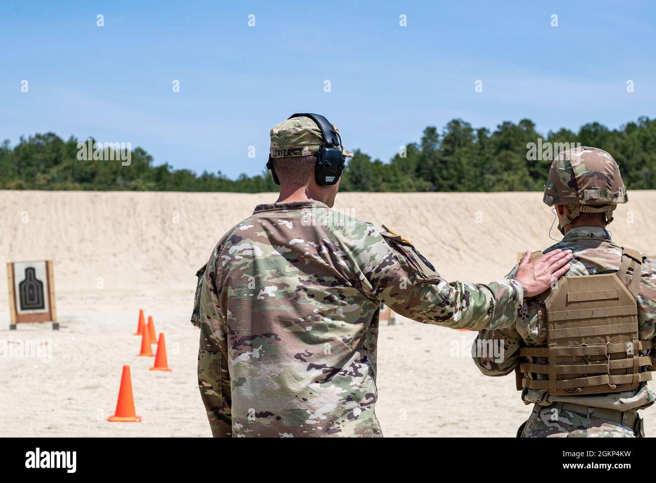 U.S. Army Soldiers with the New Jersey National Guard's 508th Military ...