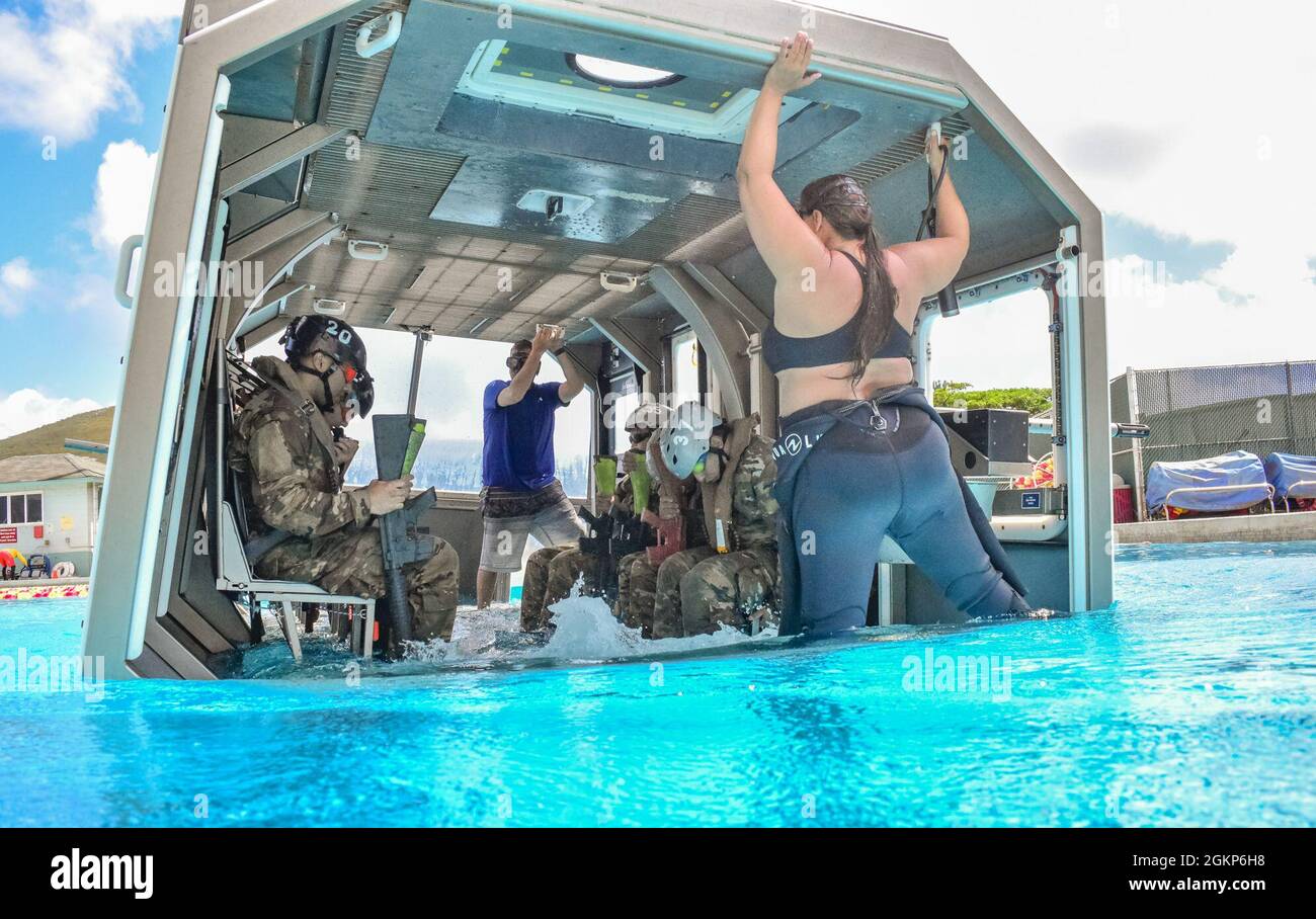 Hawaii Army National Guard Soldiers with 3rd Battalion, 126th Aviation ...