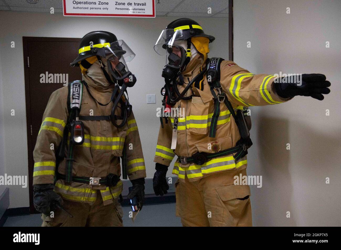 Canadian forces combat camera hi-res stock photography and images - Alamy