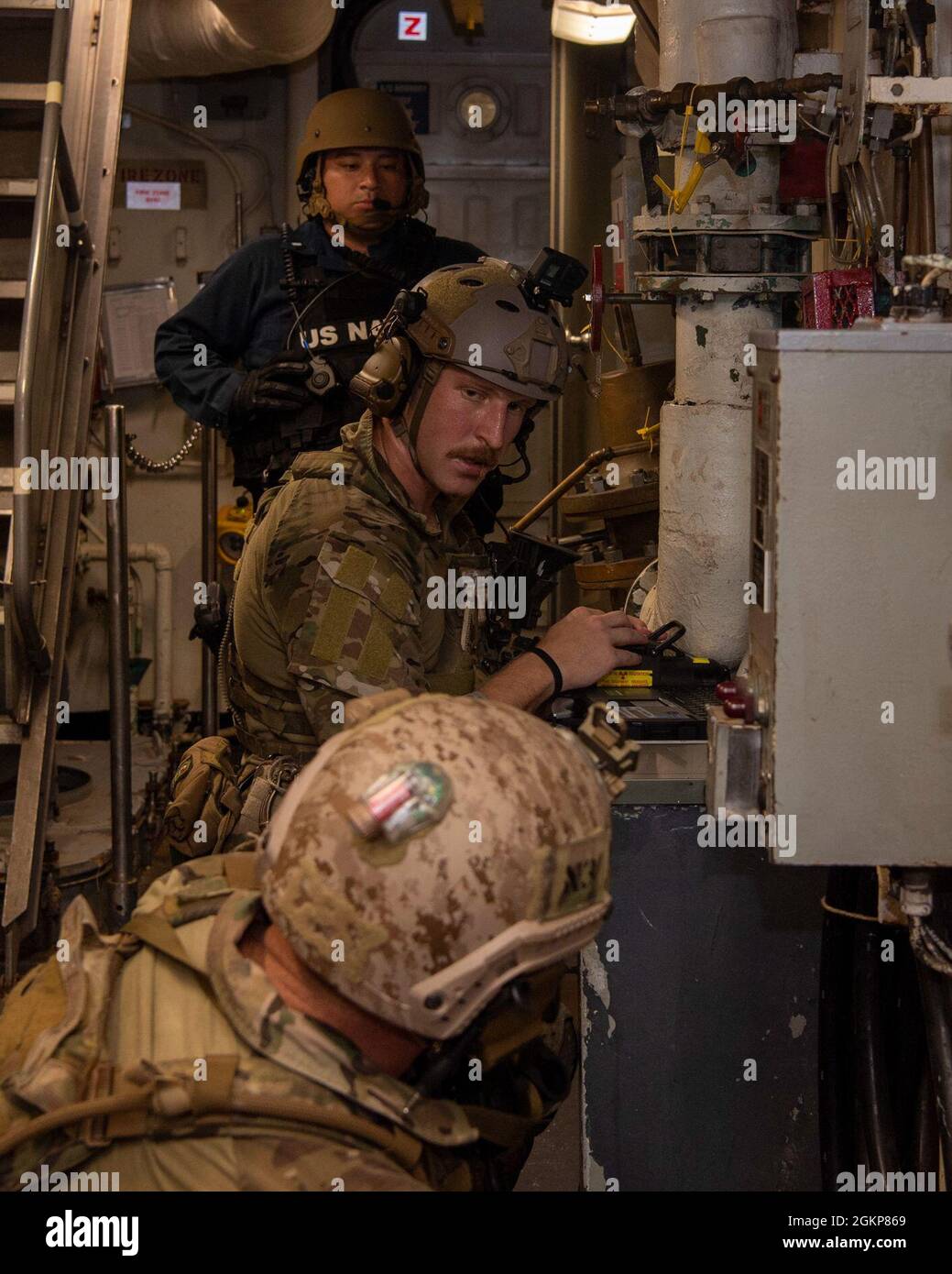 210611-N-JW440-1004 PHILIPPINE SEA (June 11, 2021) Explosive Ordnance ...