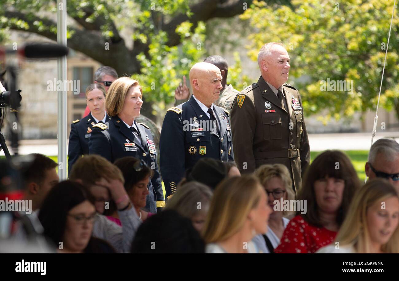 U.S. Army Lt. Gen. Laura J. Richardson, retired U.S. Army Lt. Gen ...
