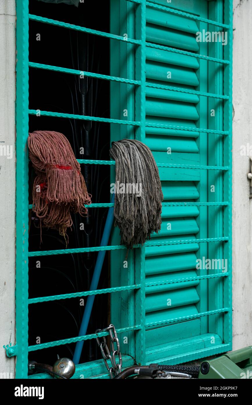 Drying mop hi-res stock photography and images - Alamy
