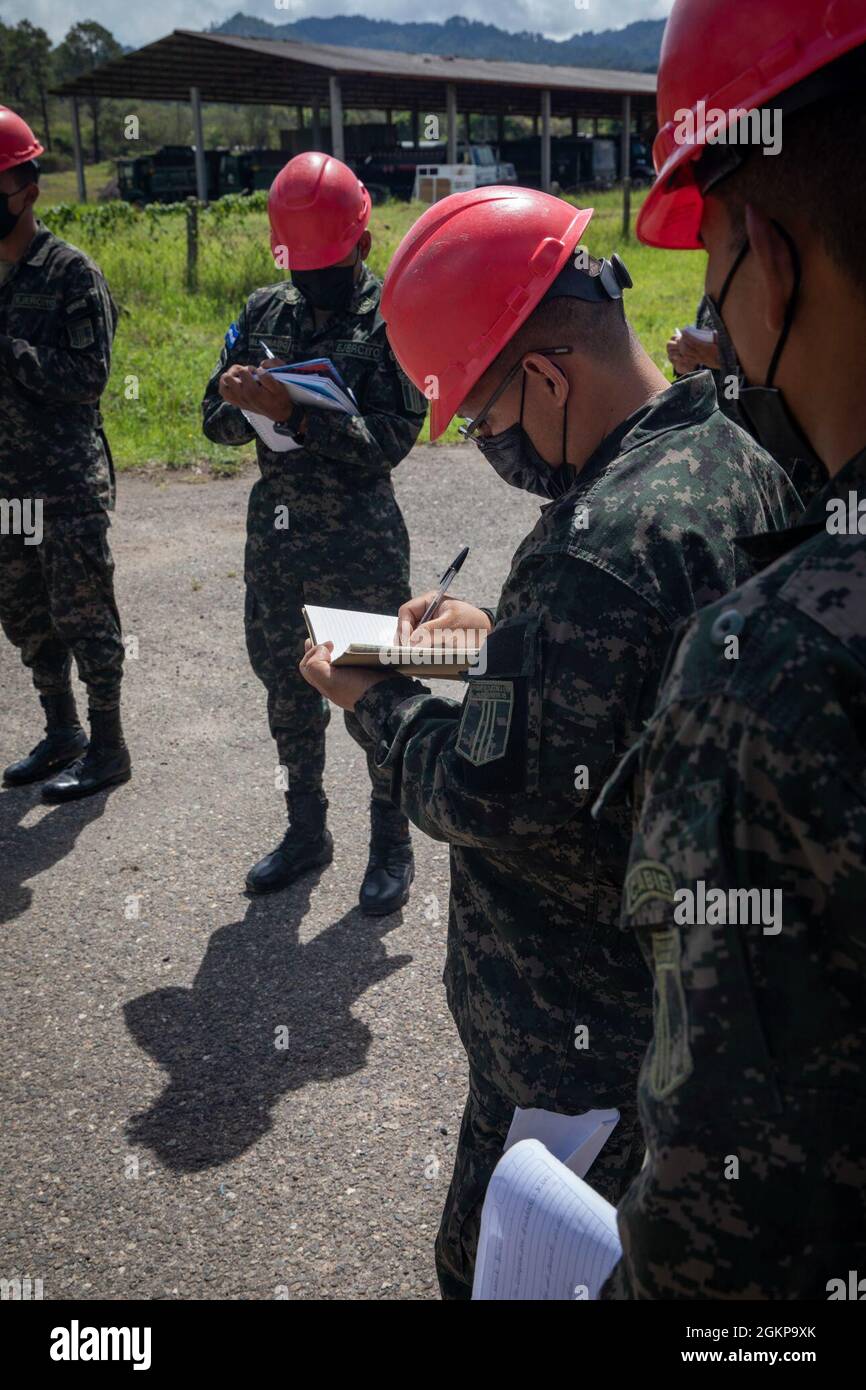 Soldiers in the Honduras Armed Forces Army participate in a bridge ...