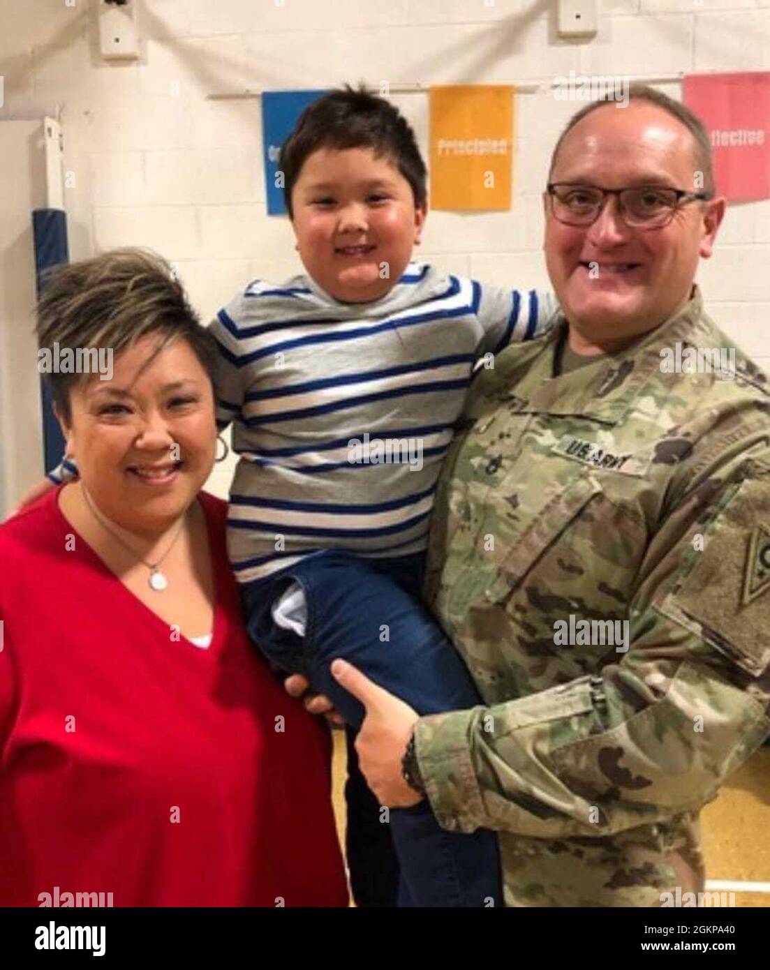 Staff Sgt. George Davis, his wife, Stacy Davis, and their son, Park ...