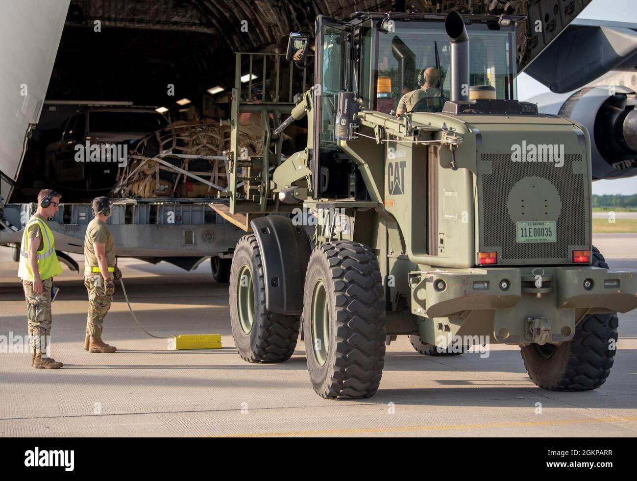 Aerial porters from the Kentucky Air National Guard’s 123rd Contingency ...