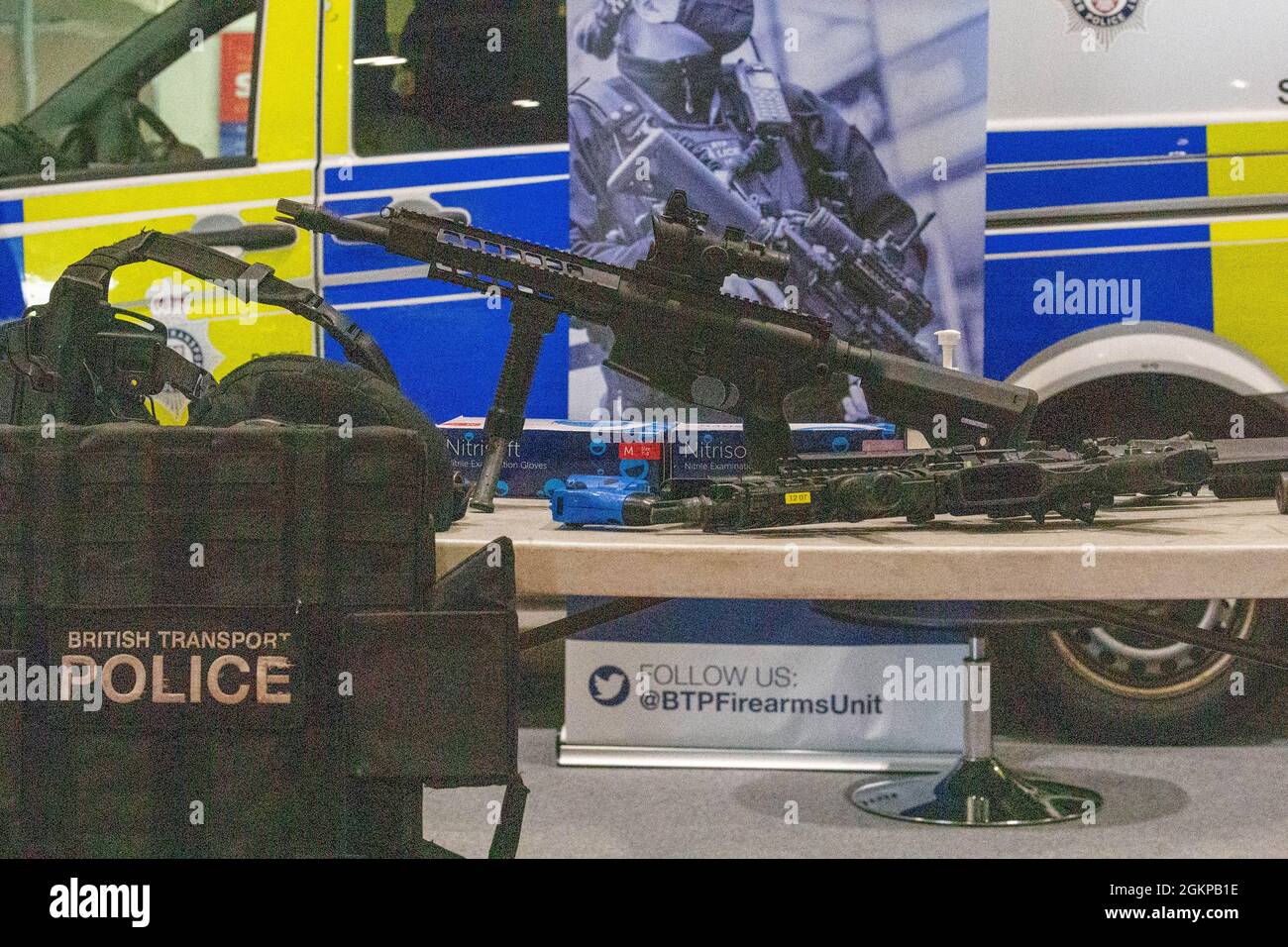 British transport police firearms hi-res stock photography and images ...